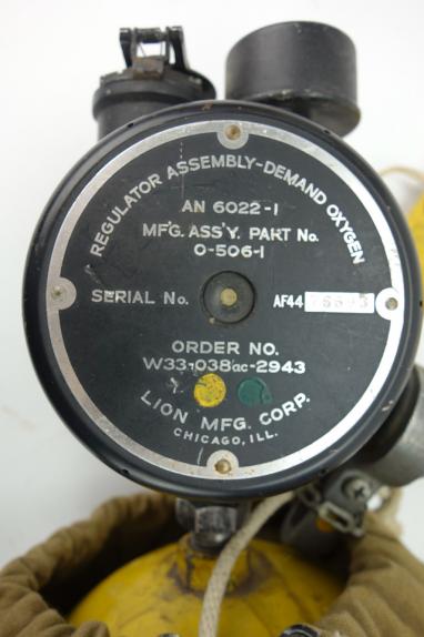 IMCS Militaria | WWII US ARMY AIR FORCE D2 Oxygen Cylinder & Regulator ...