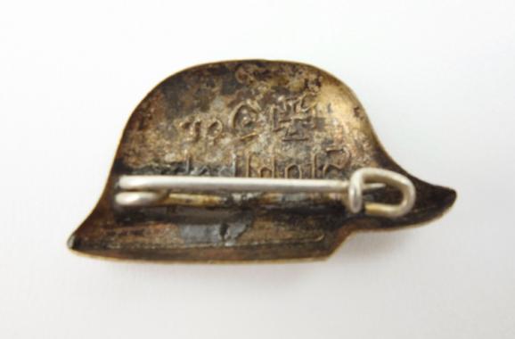 IMCS Militaria | Der Stahlhelm Badge