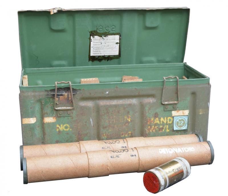 IMCS Militaria | British WW2 No77 Phosphorus Handgrenade Case complete ...