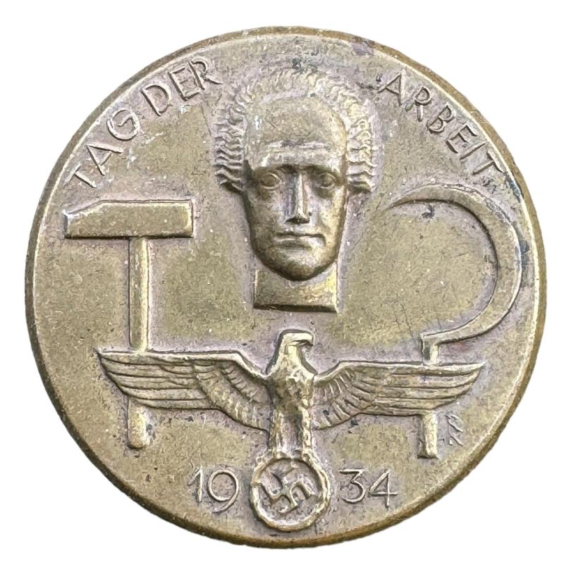 IMCS Militaria Tag Der Arbeid Badge 1934 IMCS Militaria Tag Der Arbeid Badge 1934