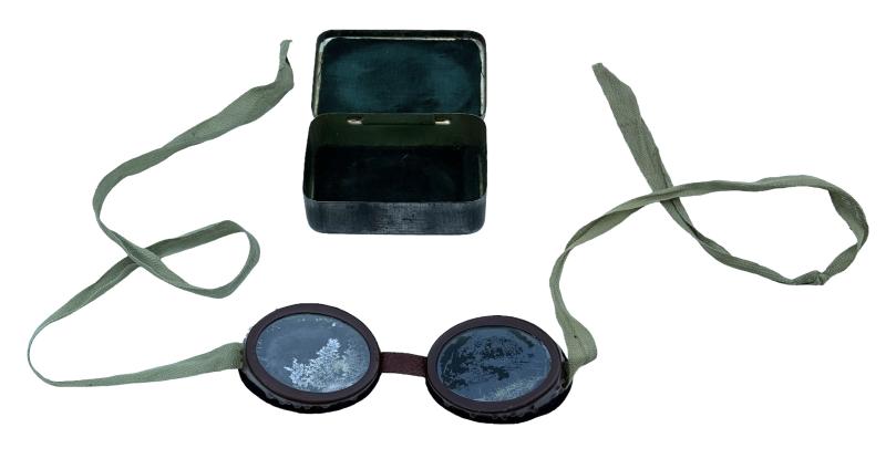 IMCS Militaria | British WW2 Dust Goggles in metal case